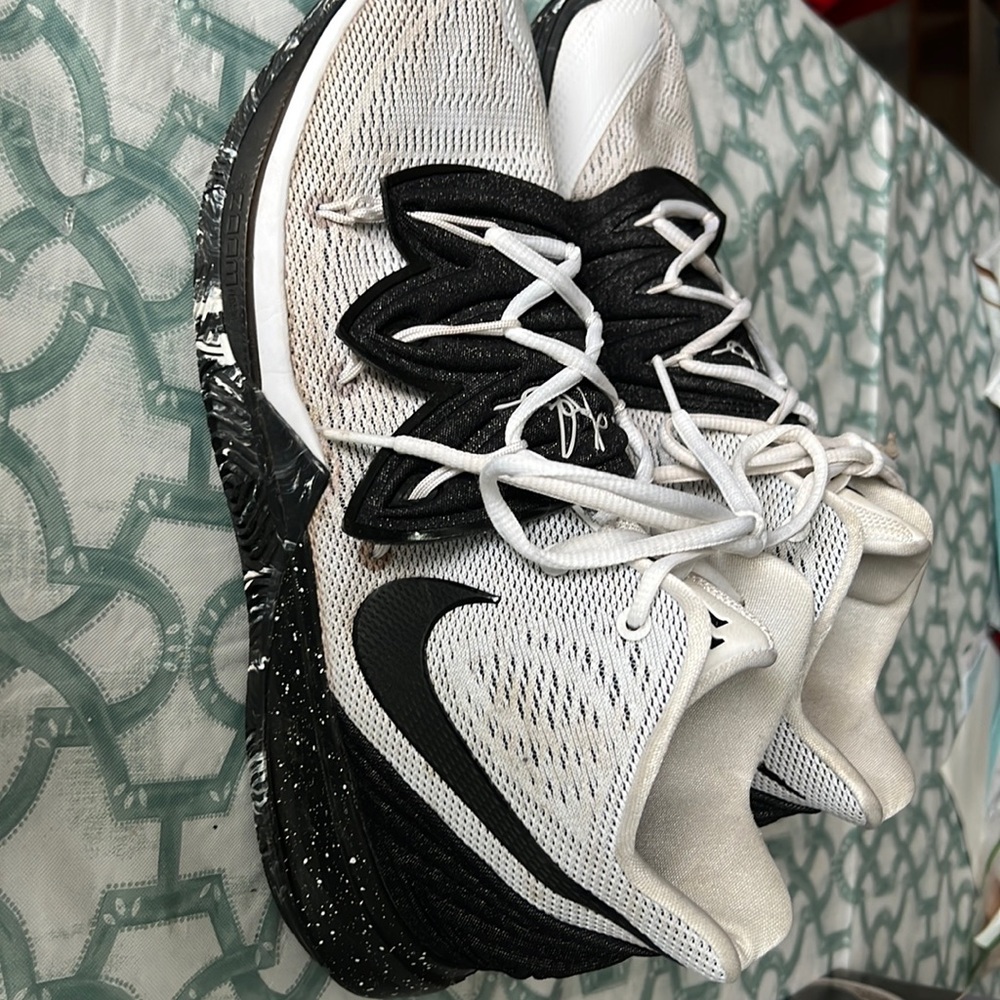 Nike Kyrie 5 Oreo Cookies Cream Basketball Shoes, Siz… - Gem